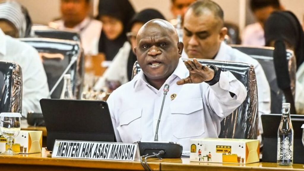 Natalius Pigai Usul Halaman Gedung Pemerintahan Jadi Pusat Demokrasi ...